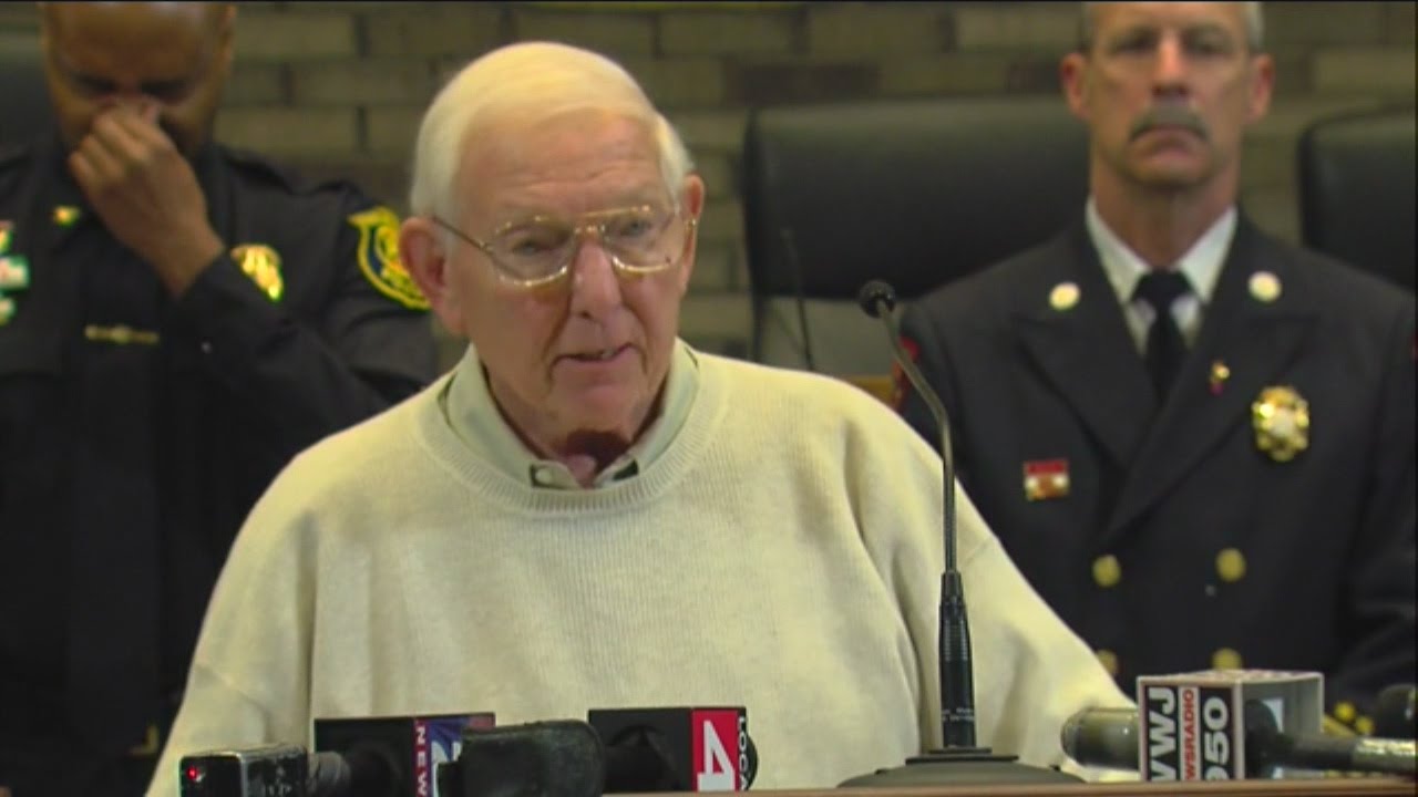 Southfield Mayor Donald F. Fracassi holds briefing after judge approves ...