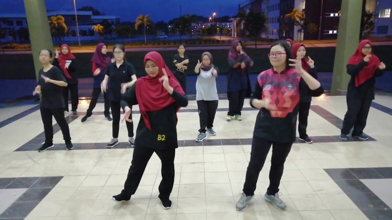 Senamrobik Kumpulan 12 - YouTube