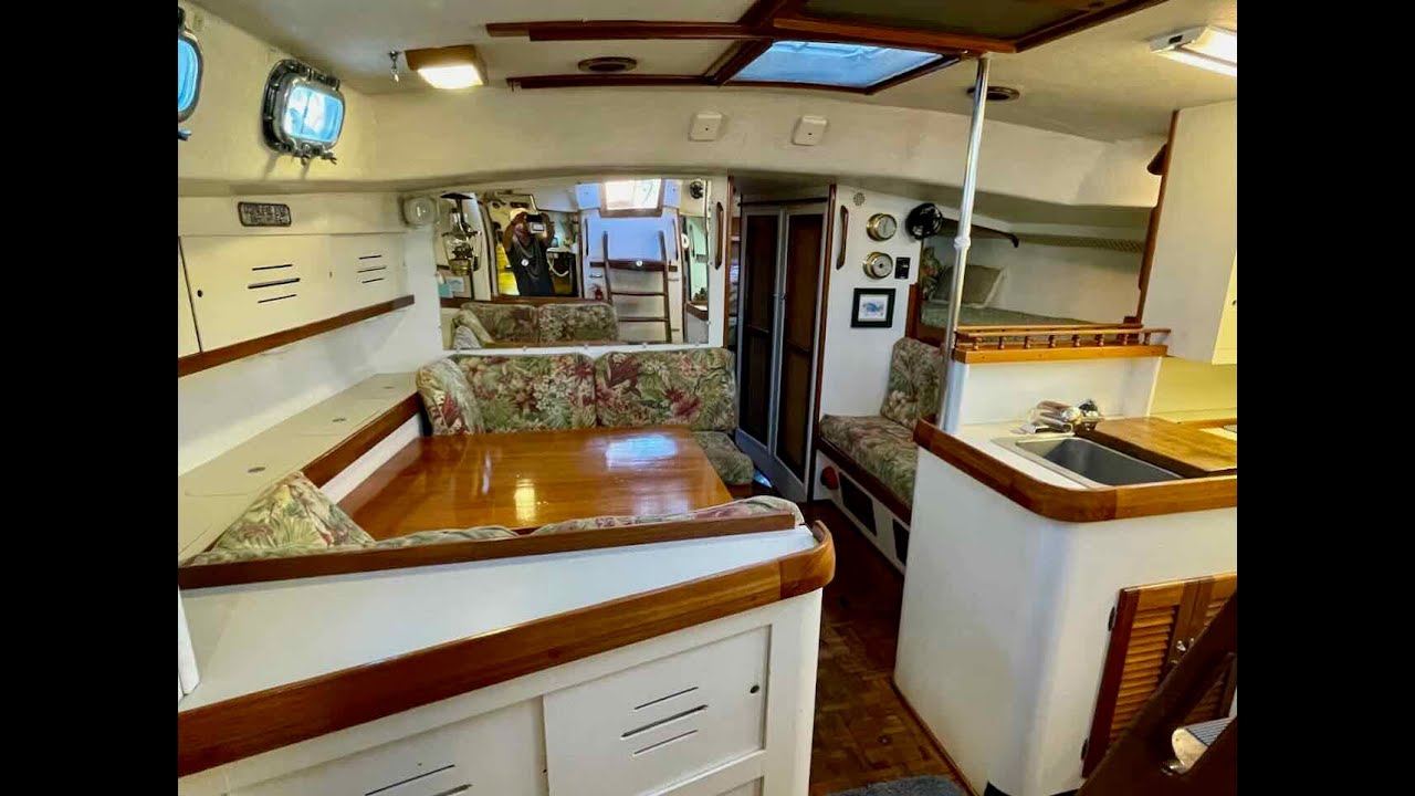 Bruce Roberts 45 Ketch Harlequin Video Tour - YouTube