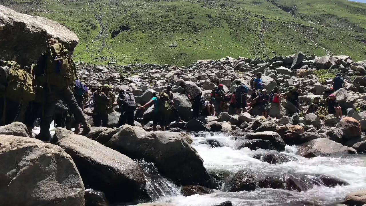 Hamta Pass Trek, First river crossing point - YouTube
