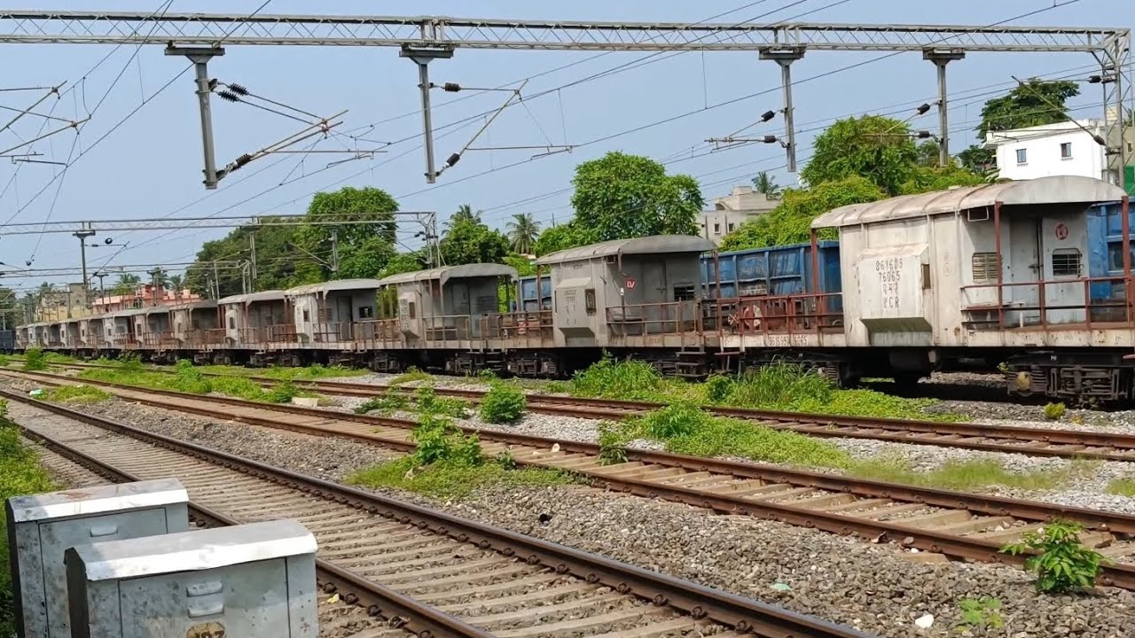 17 GUARD COACHES ON A GOODS TRAIN SPOTTED FOR FIRST TIME - YouTube