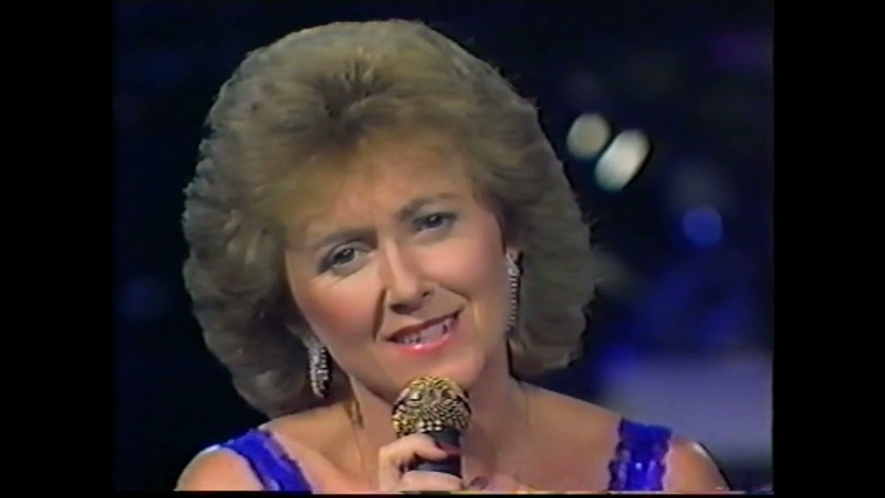 Patsy Riggir - Mothers Medley Live - YouTube