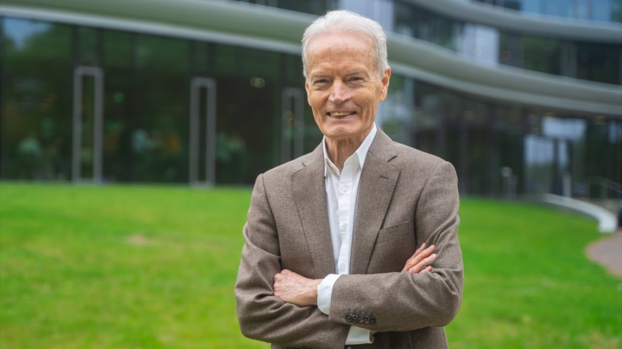 Videoportret van Paul Mackay, één van de oprichters van Triodos Bank ...