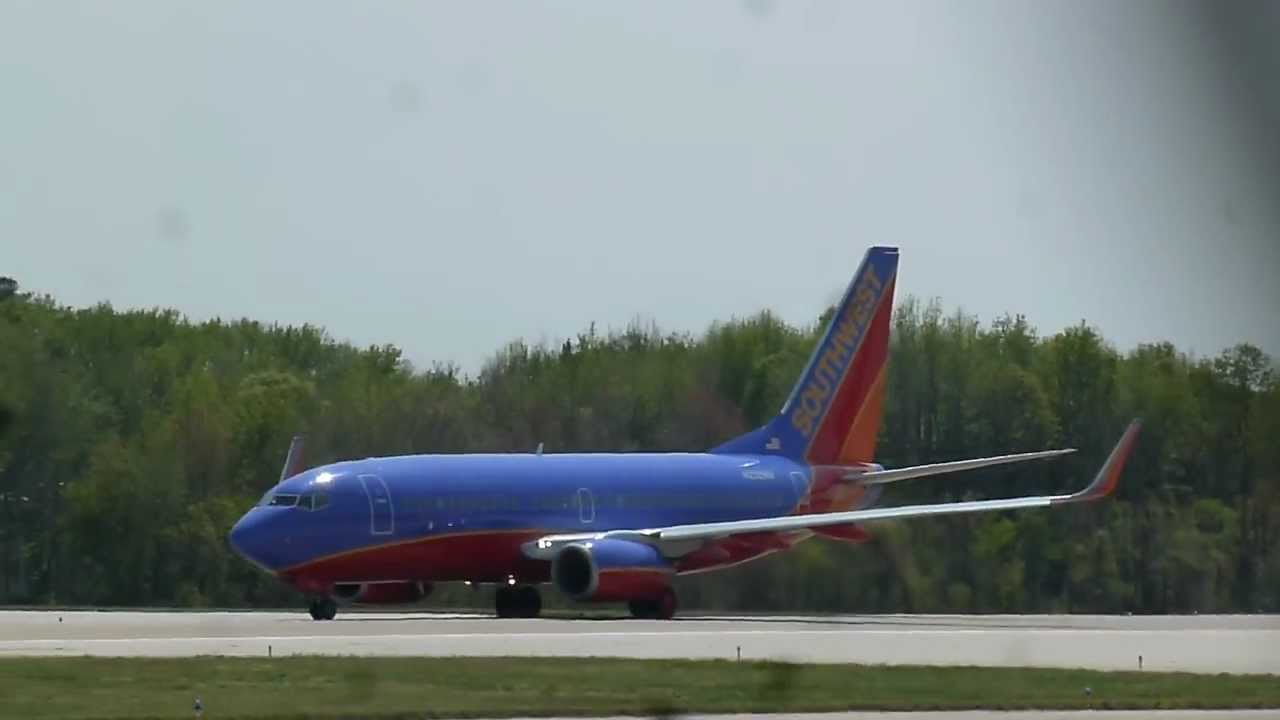 Southwest Airlines 737-700 Takeoff - YouTube