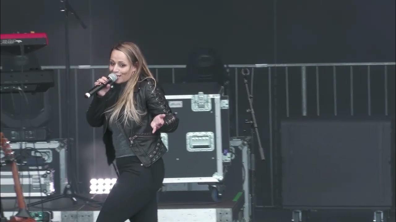 Clara Krum - Four Times Live @ Hansetag Neuss - YouTube