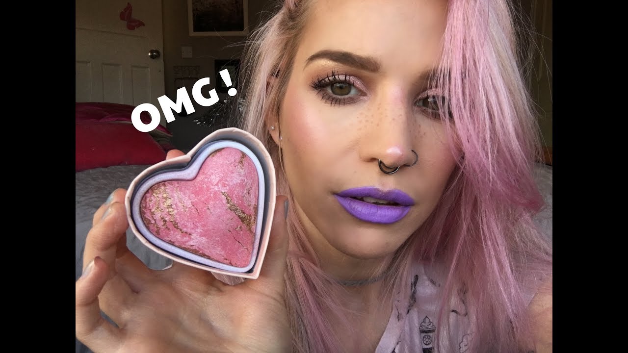 Makeup Revolution Bleeding Heart Highlighter | Saubhaya Makeup
