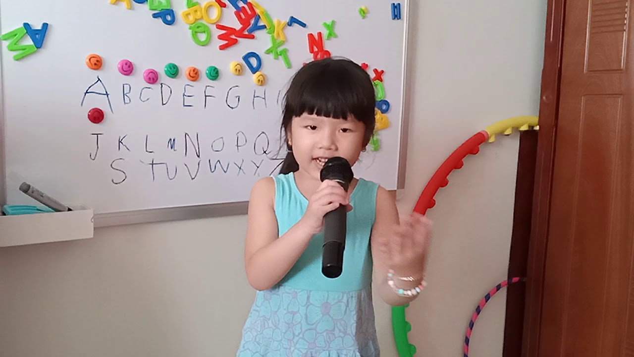Suri sing a song "ABC's song" - YouTube