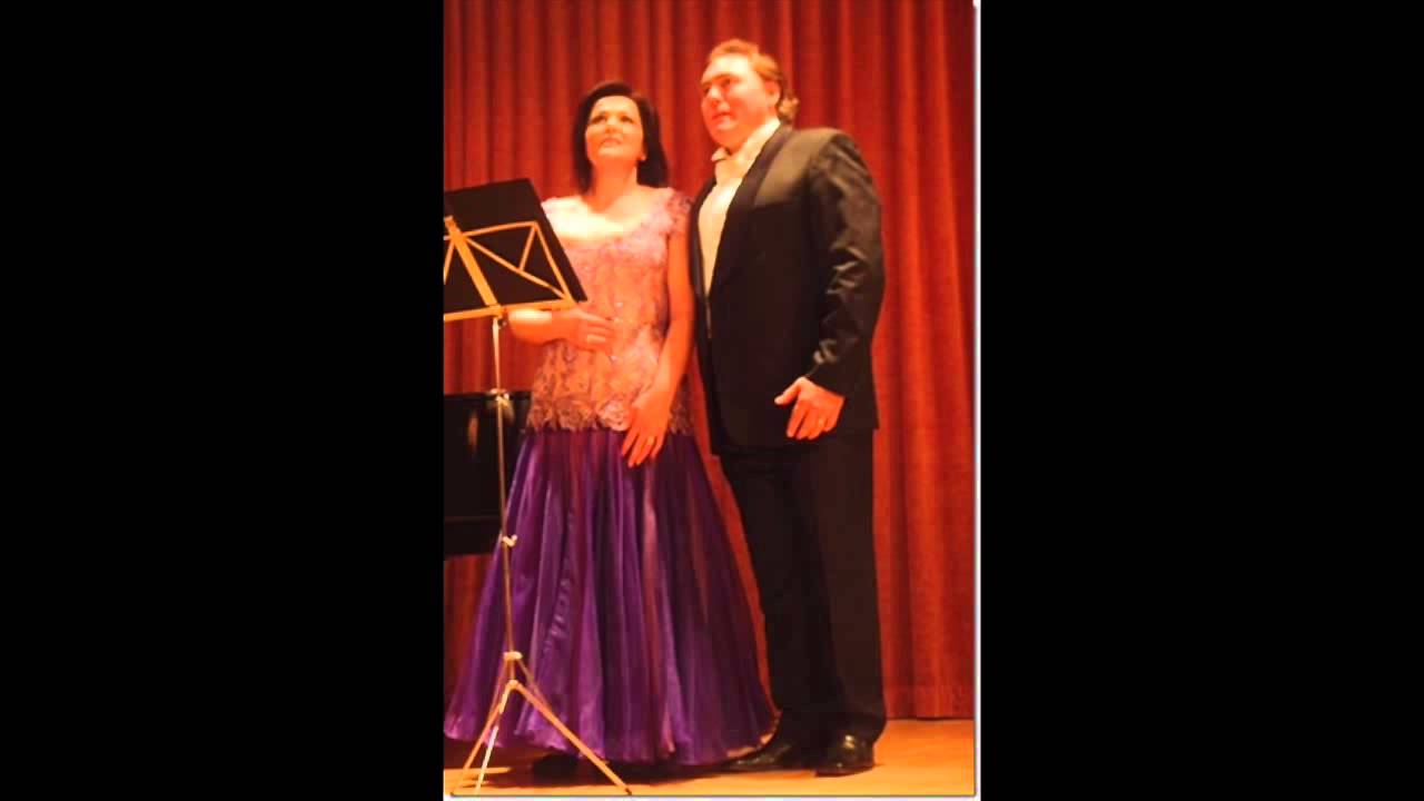 Anna Ryan and Gustavo Porta singing "Vicino a te" - YouTube