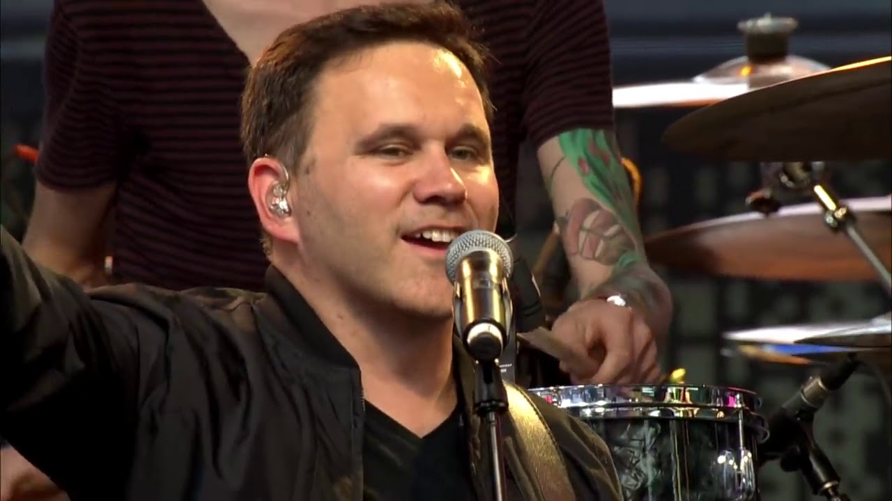 Matt Redman 10,000 Reasons Live in Times Square - YouTube
