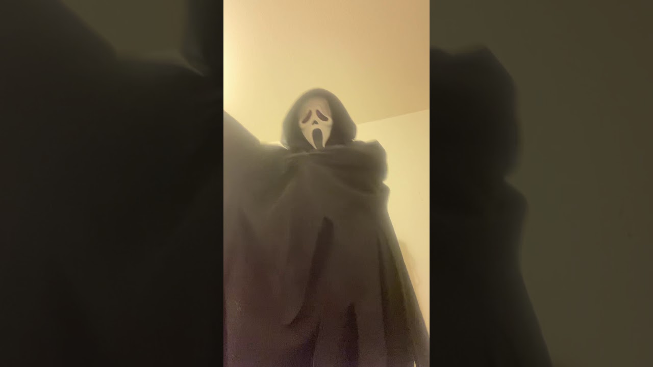 Scream 2 costume replica robe - YouTube