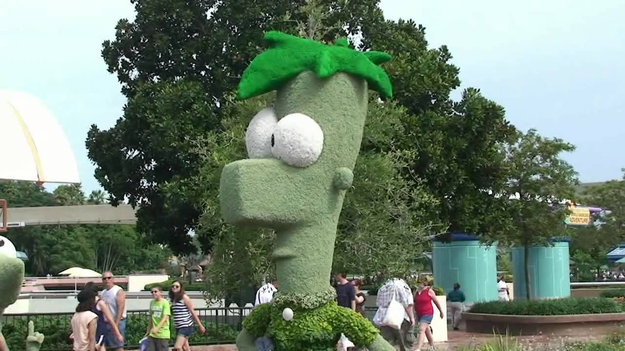 Phineas and Ferb Topiaries at Epcot - Promoting New Agent P World ...