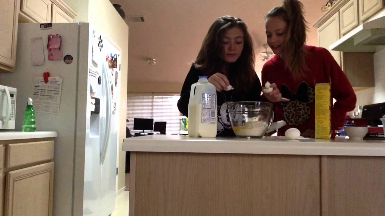 Making pancakes| Sydnee & Taylor - YouTube