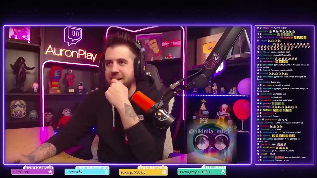@auron cantando esto es un poco raro - YouTube