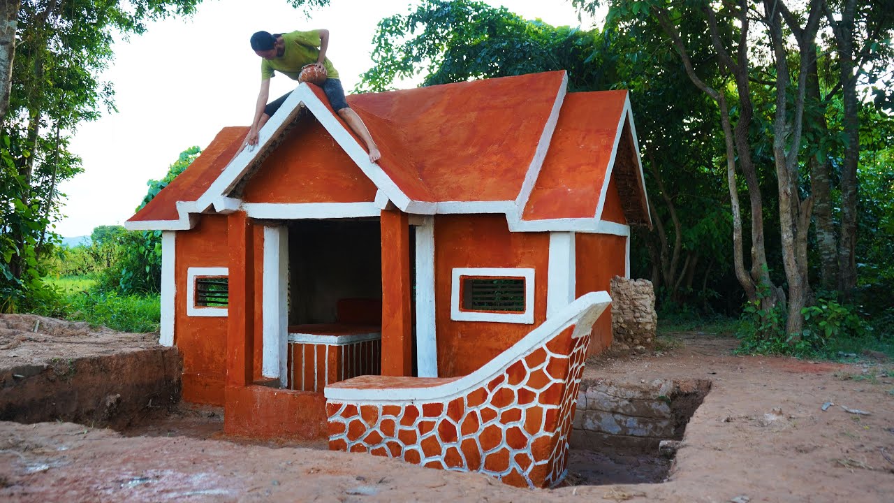 Girl Living Off The Grid Building The Best Creative Modern Mud House ...