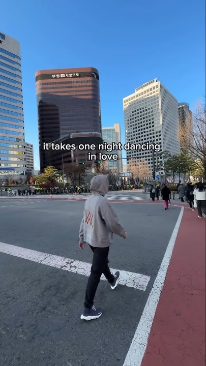 Alan Walker, MEEK - Dancing In Love (Lyrics) #shorts #alanwalker - YouTube