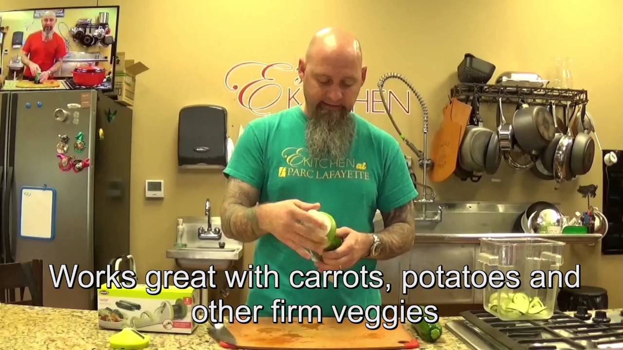 Paul Ayo Demo's the Chef'n Twist Spiralizer - YouTube