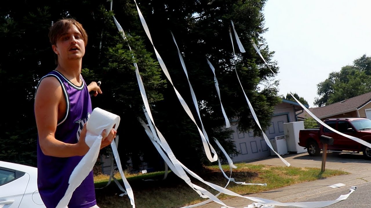 TP'ing Houses at Daytime! - YouTube