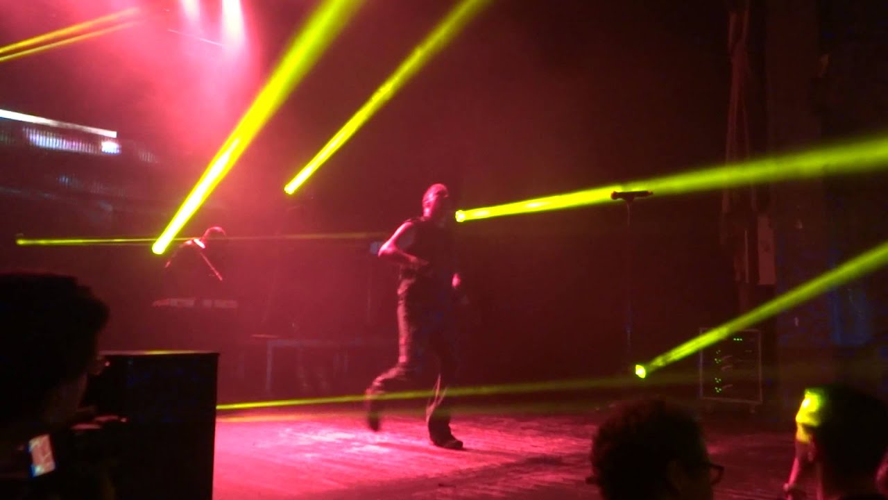 Front 242 - Commando Mix (live @ Vooruit Gent 24/05/2014) - YouTube