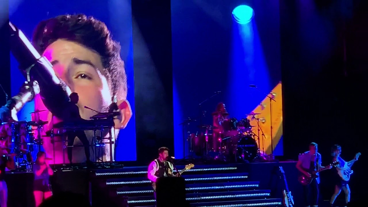 The Jonas Brothers- SOS - Play my Music - Hold On - Remember this tour ...