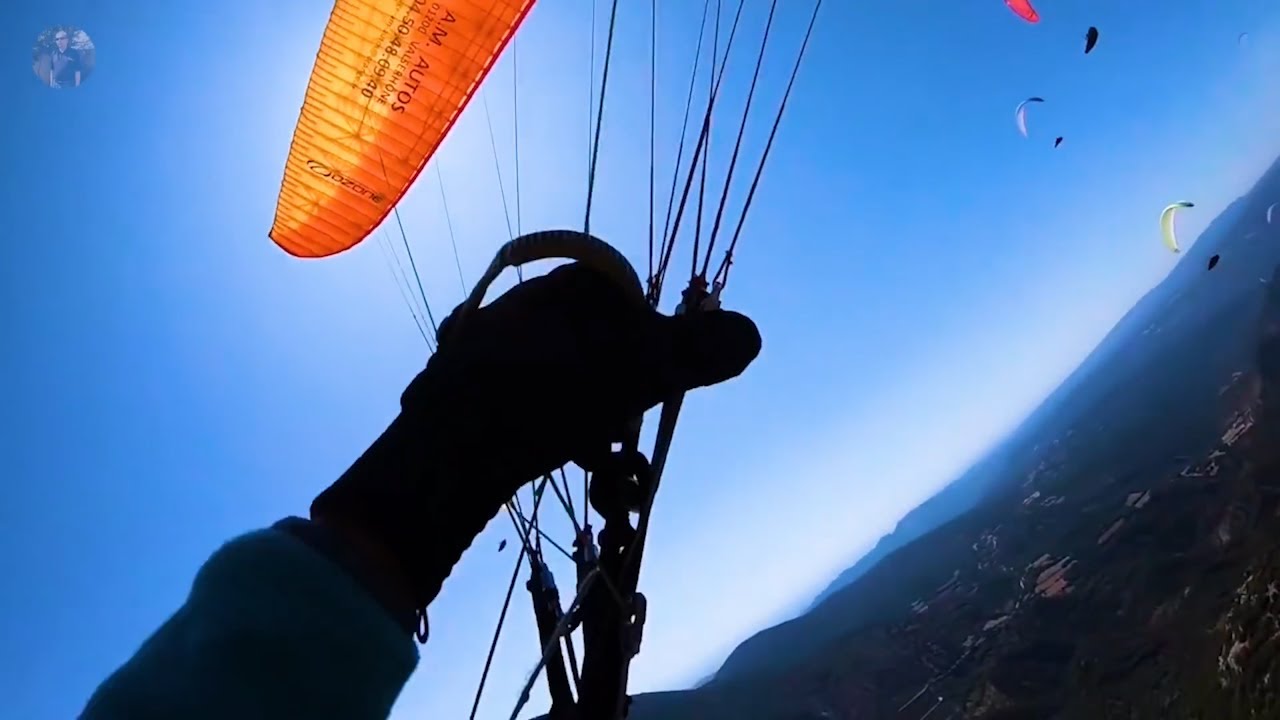 Paraglider Handles Emergency With Patience & Skill | Paragliding Gone ...