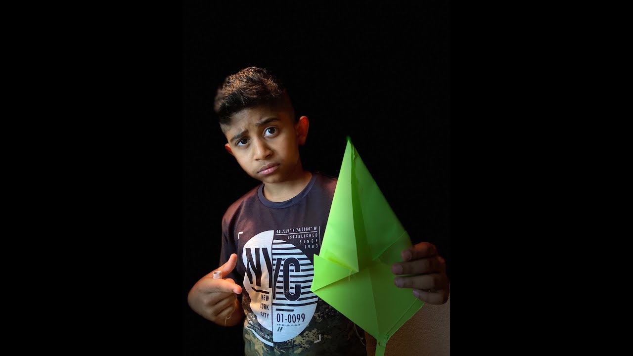How to make a paper kite (ACTUALLY FLIES!) - YouTube