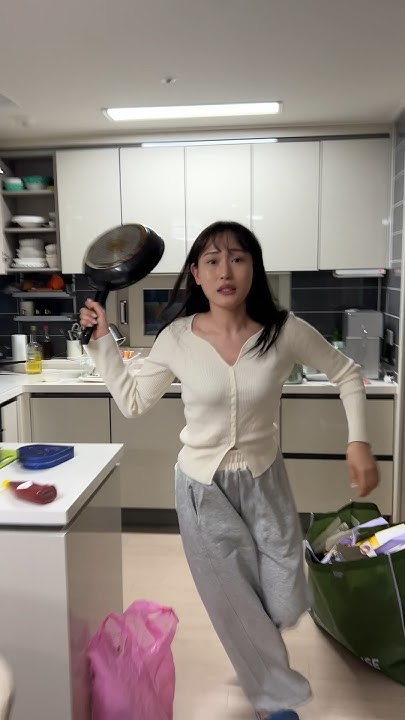 결혼기념일 아내한테 명품케이스만 선물하기ㅋㅋㅋ Youtube
