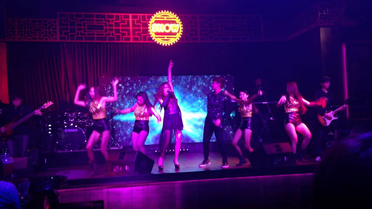 Sara Shantelle Lim visits Club Show at Bugis Plus at Level 5 ...