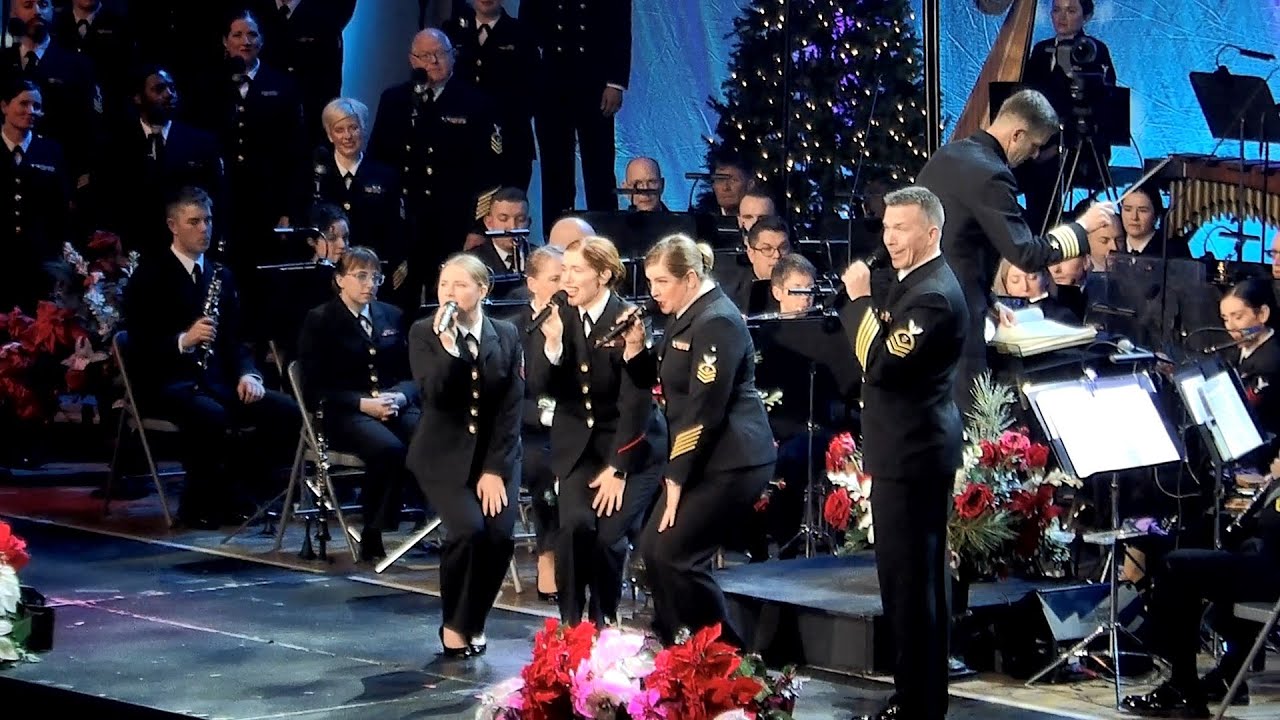 United States Navy Band "It's Beginning to Look a Lot Like Christmas ...