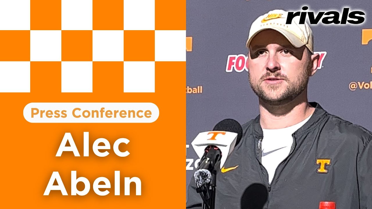 Tennessee football tight ends coach Alec Abeln meets with the media - YouTube