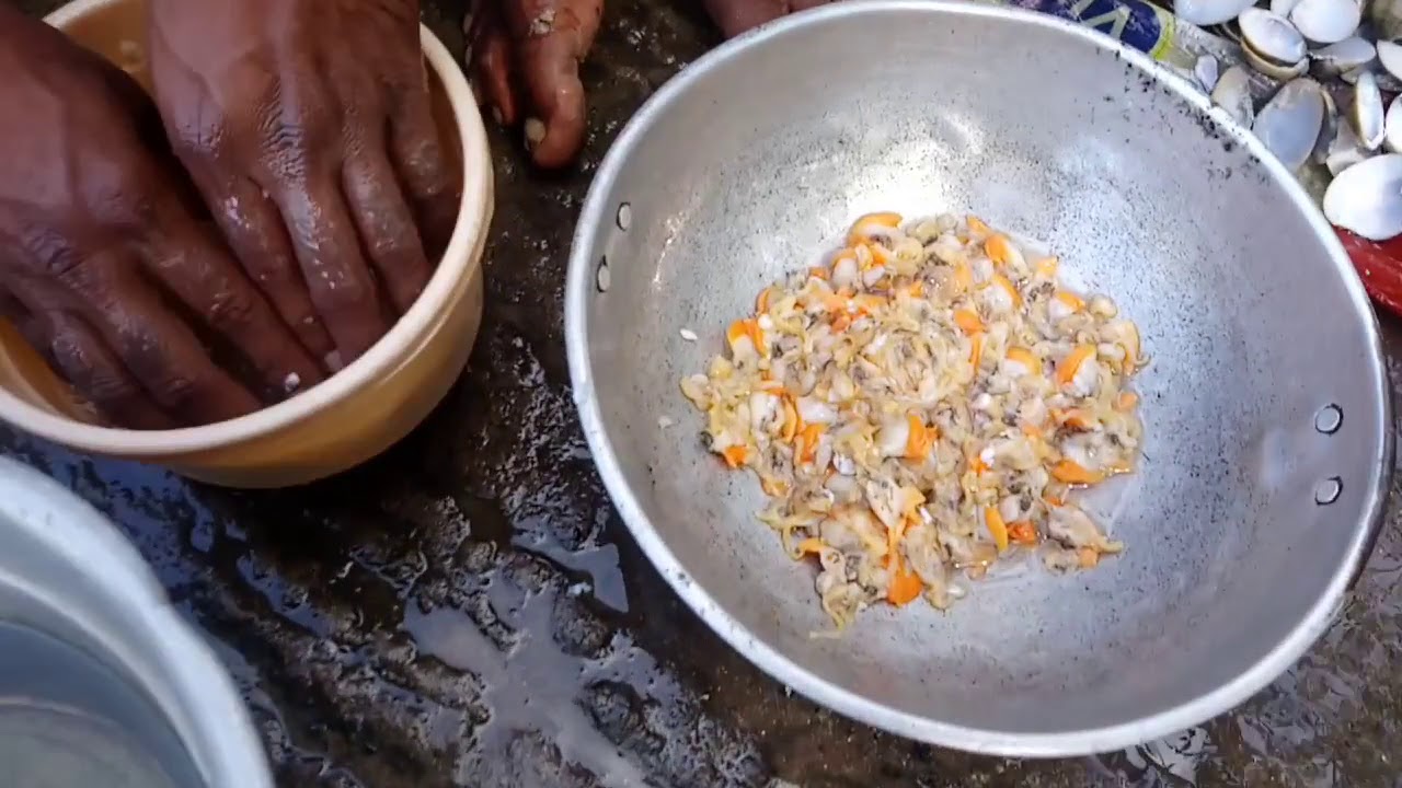 மட்டி கறி சுத்தம் செய்வது ம‌ற்றும் சமைப்பது /Matti curry fry in village ...