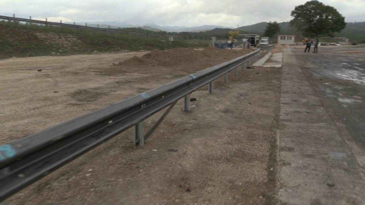 Crash test: Marcegaglia - N2W2, behind gutter - barrier view - YouTube