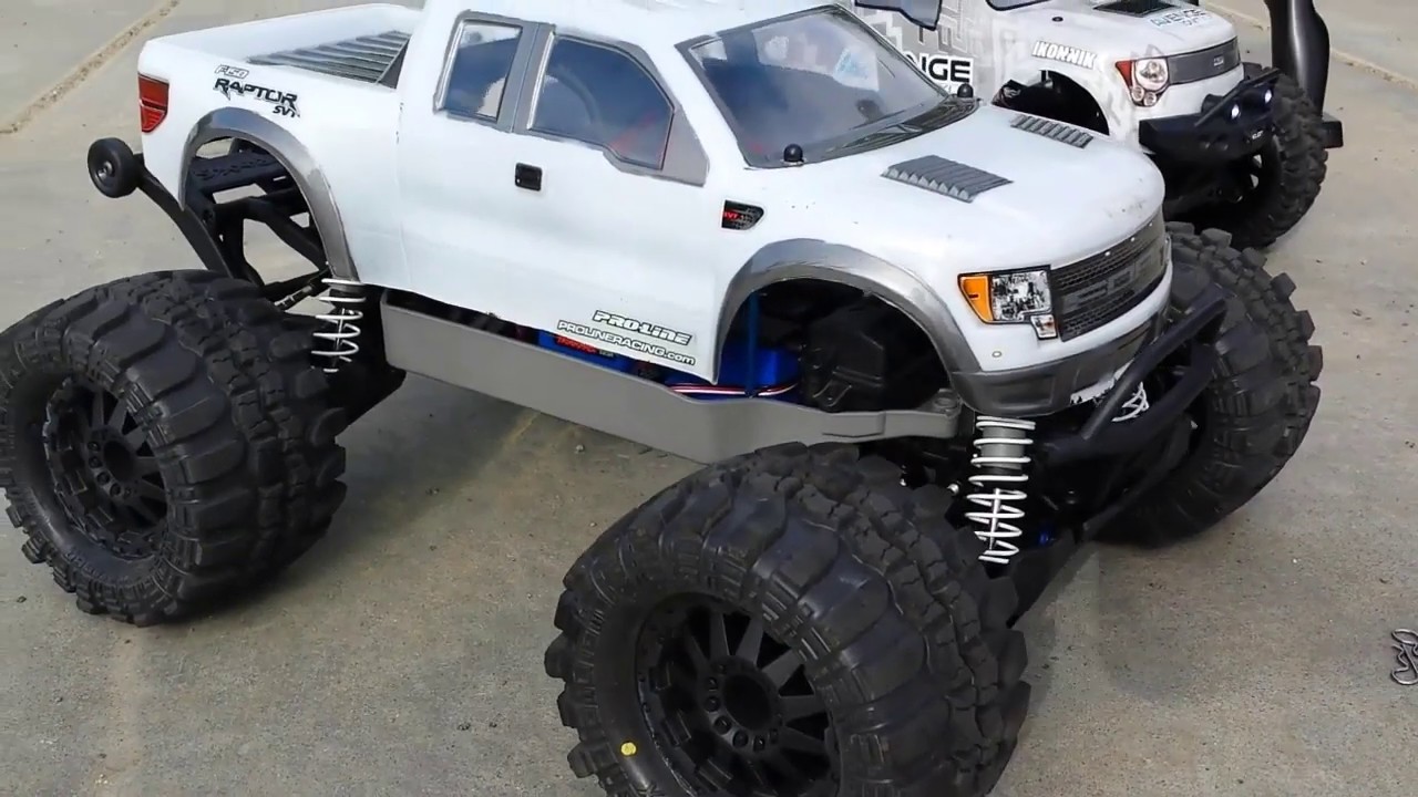TRAXXAS Stampede 4x4 vs. HELION Avenge10MT - YouTube