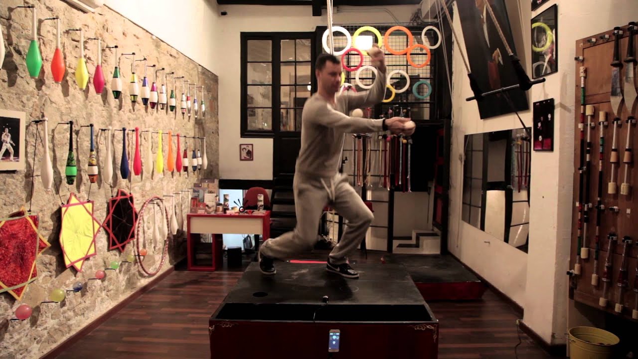 Amazing juggler plays Mogees - YouTube