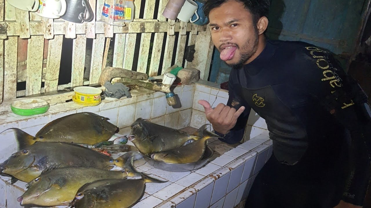 We are all Blessed with Unicornfish/ Sunghan | Night Spearfishing ...