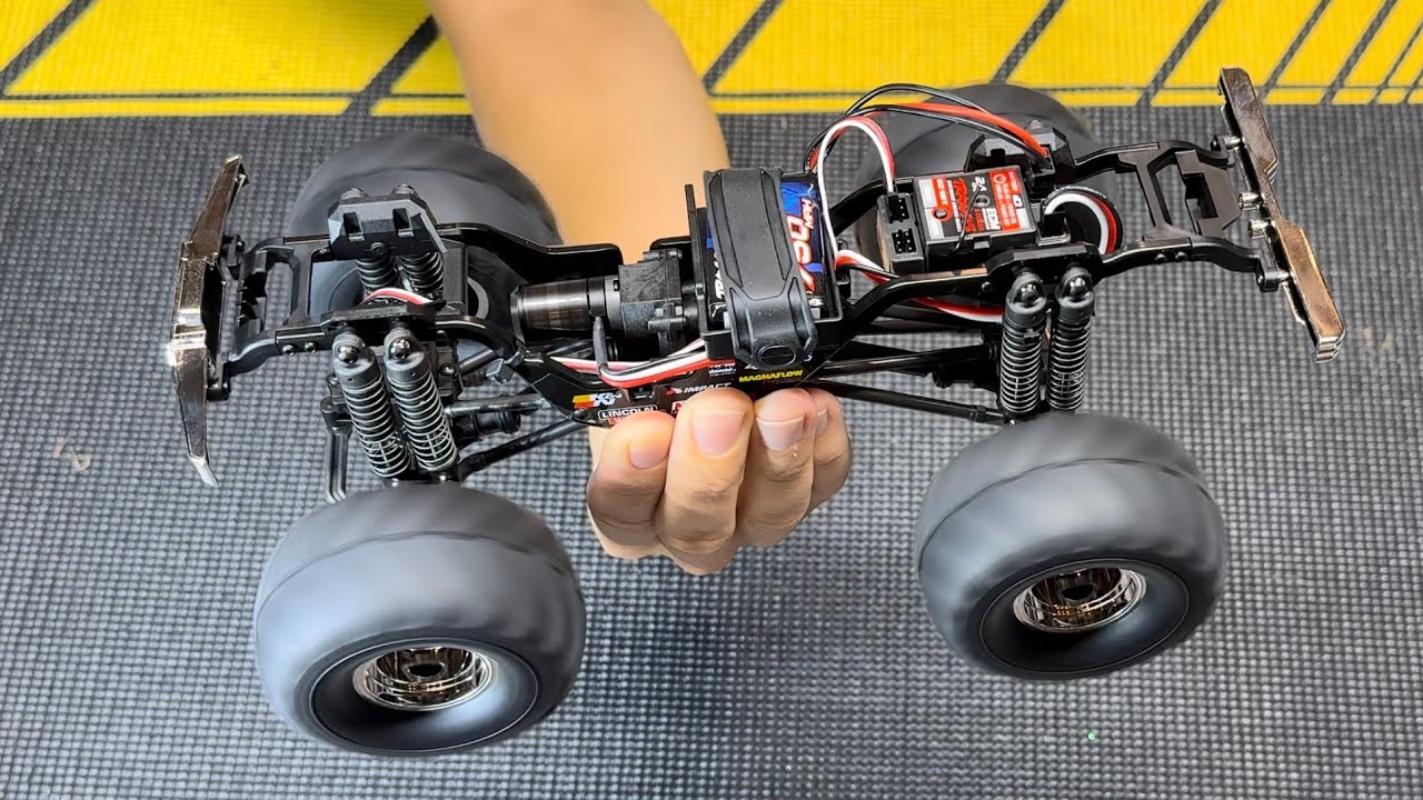 HOW TO: INSTALL NEW TRAXXAS BRUSHLESS KIT IN TRX4MT (TRA6250) - YouTube