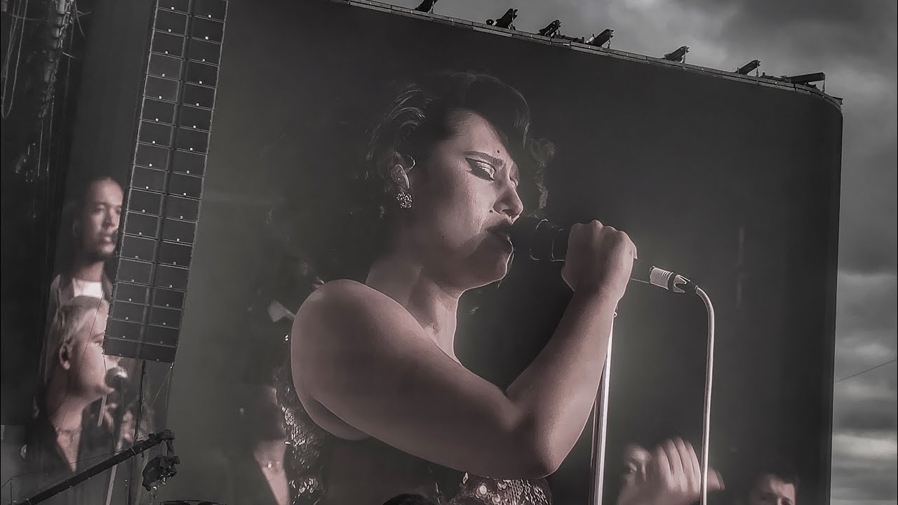 RAYE - Escapism Live at Reading Festival 2024 - YouTube