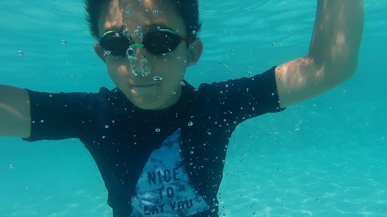 2019/06/27 Atlantis - Underwater Flips - YouTube