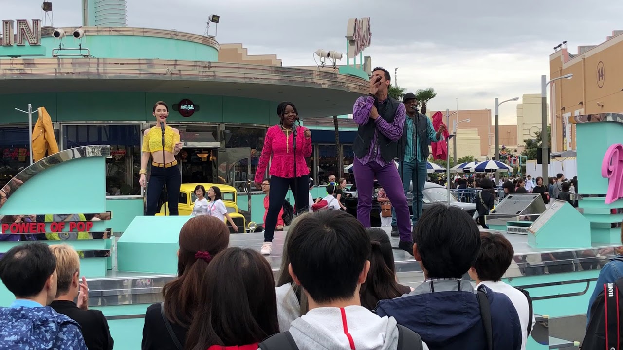 Universal Studios Japan, Street Performance - YouTube