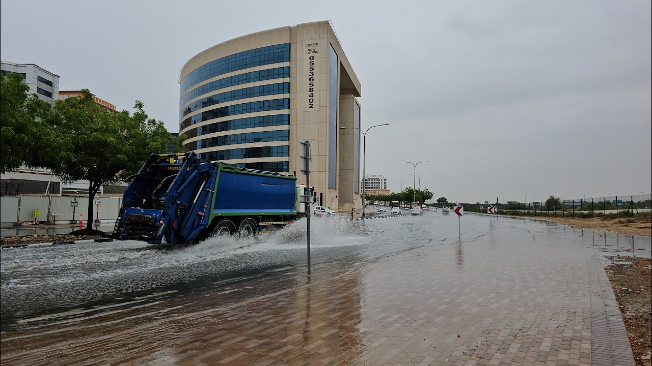 Dubai Climate Change: "TRAFFIC & FLOODS" - Aftermath of heavy rain ...