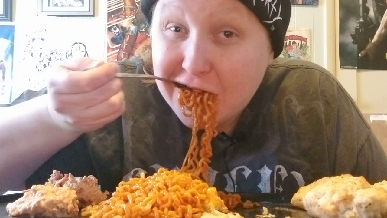 SUPER CHEESY SPICY KOREAN SAMYANG RAMEN NOODLES SNACK AND MUKBANG. I ...
