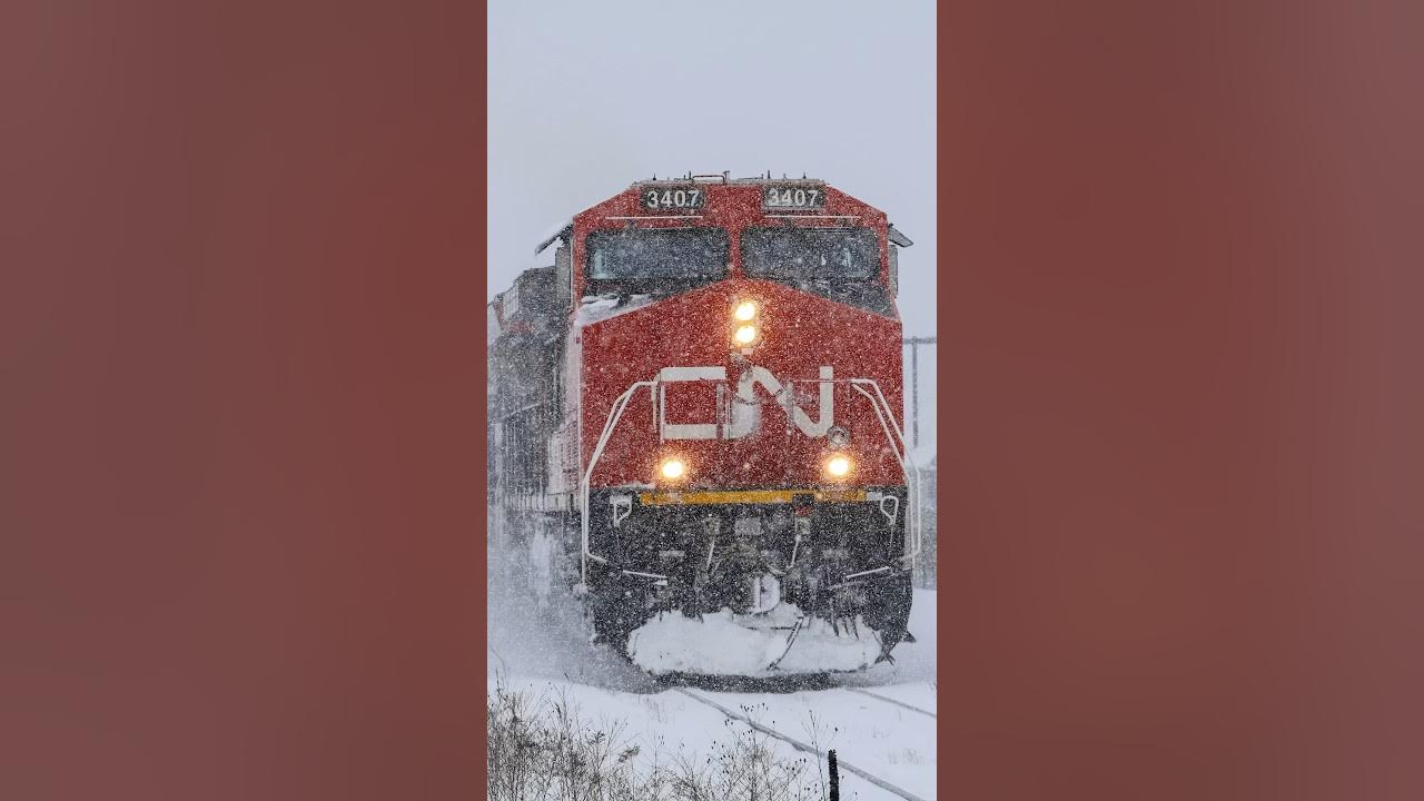 CN 3407 & CN 3294 power a very late CN M322 East at Oshawa [2/17/2025] #train #cntrain - YouTube