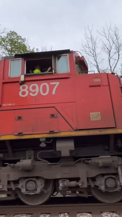 CN 8907 leads U702 with a wave from the engineer in Plum, PA - YouTube