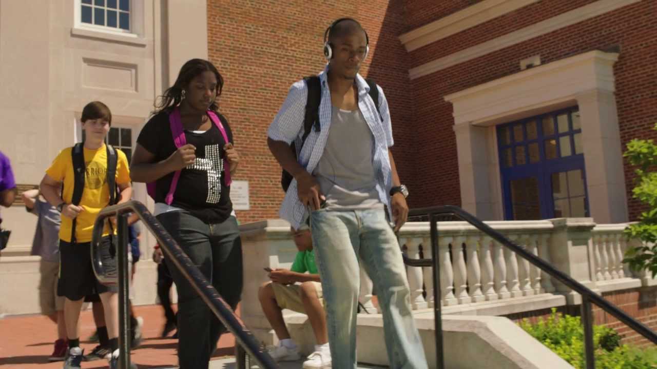 "Moment of Silence" Teens Distracted by Mobile Devices While Walking ...