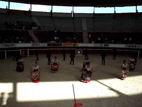 Traditional Mexican dance before the bull fight Cancun 2007 - YouTube