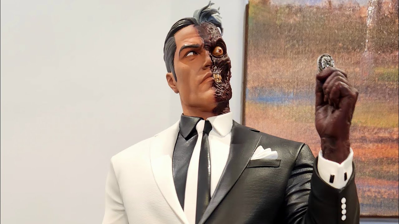 Tweeterhead Sideshow Collectibles Two-Face 1:4 scale statue - YouTube