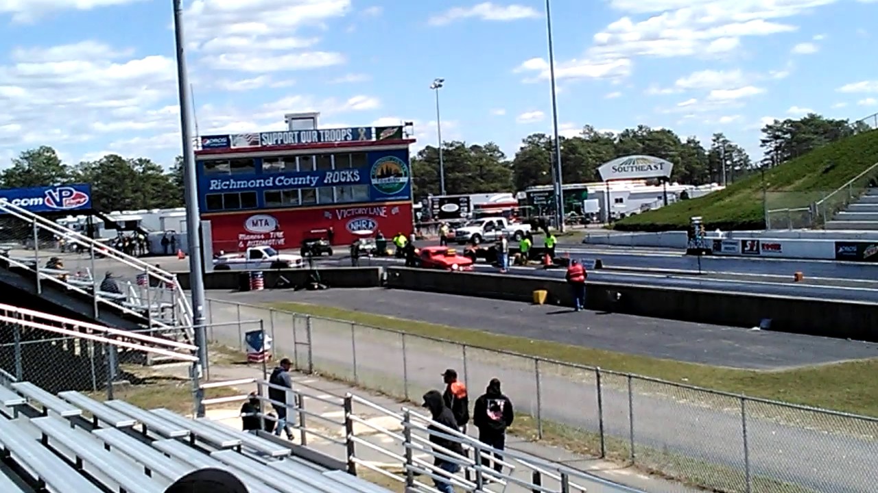The drag race in Rockingham - YouTube