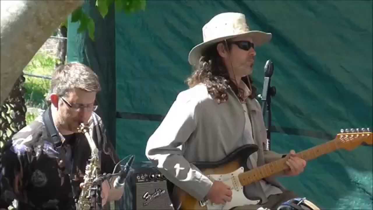 Professor Dynamite & The Banditos at Te Awanga Pt4 - YouTube