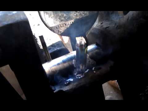 Pouring Babbitt, Superior Engine 1 - YouTube