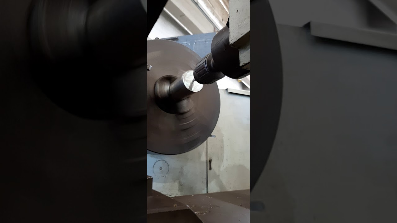 Tutorial para hacer agujero de centro en torno - YouTube