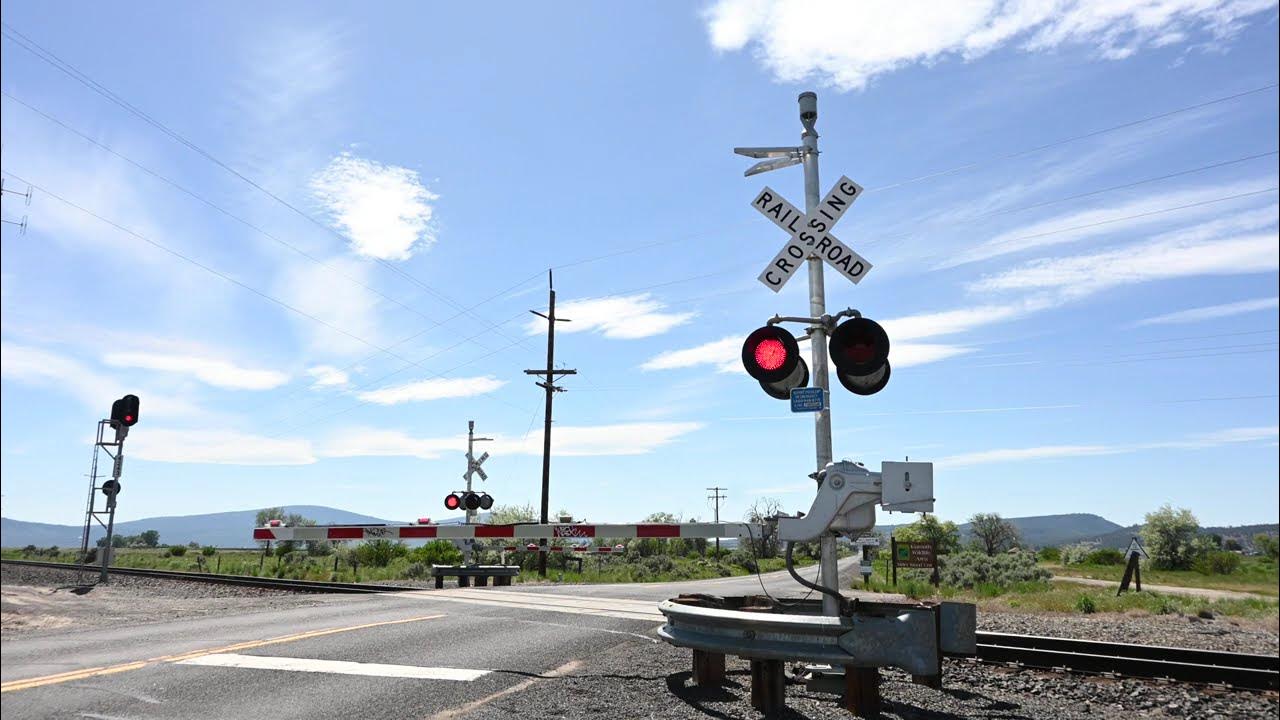 UP 6651 Passes the Miller island rd Railroad crossing︱5/31/2025 - YouTube